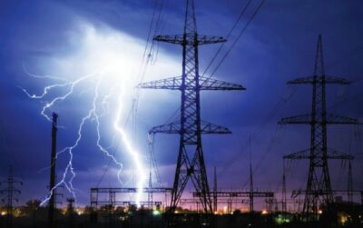 How Much Volts Lightning Can Produce When It Strikes On Earth Surface?